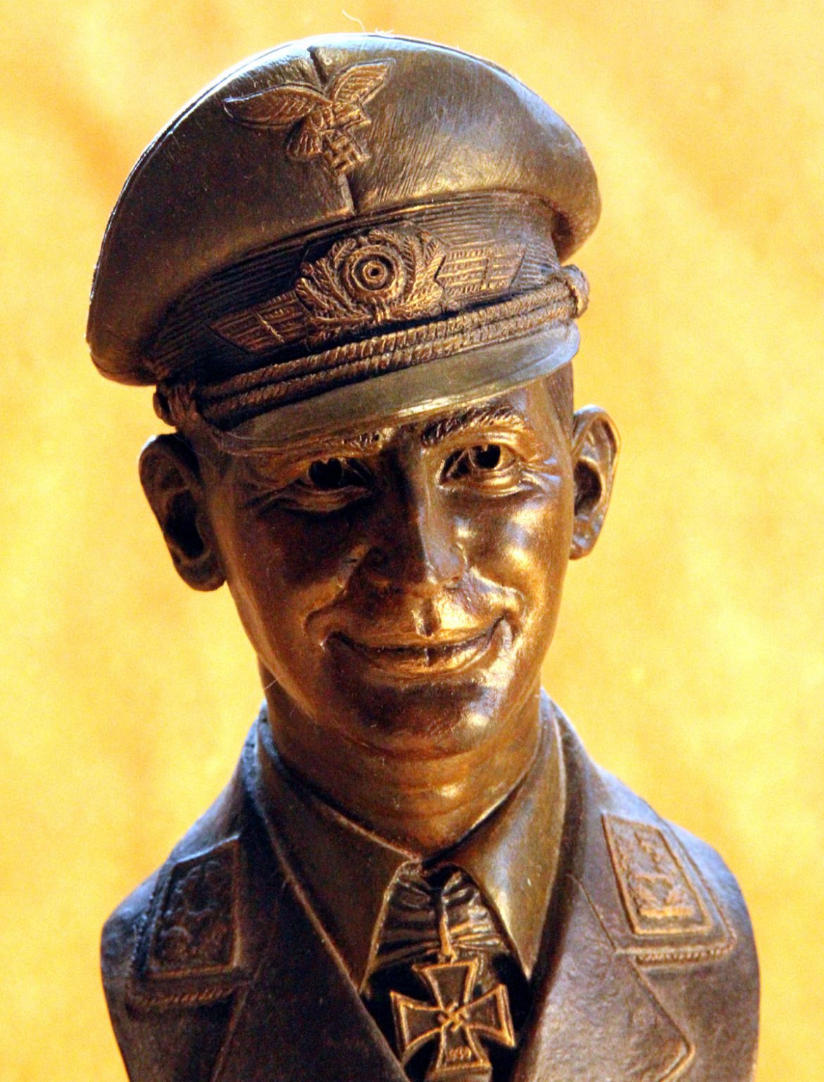 Wolfgang Falck bust~MUST SHIP VIA PRIORITY MAIL 3-DAY - Eagle Editions Ltd.